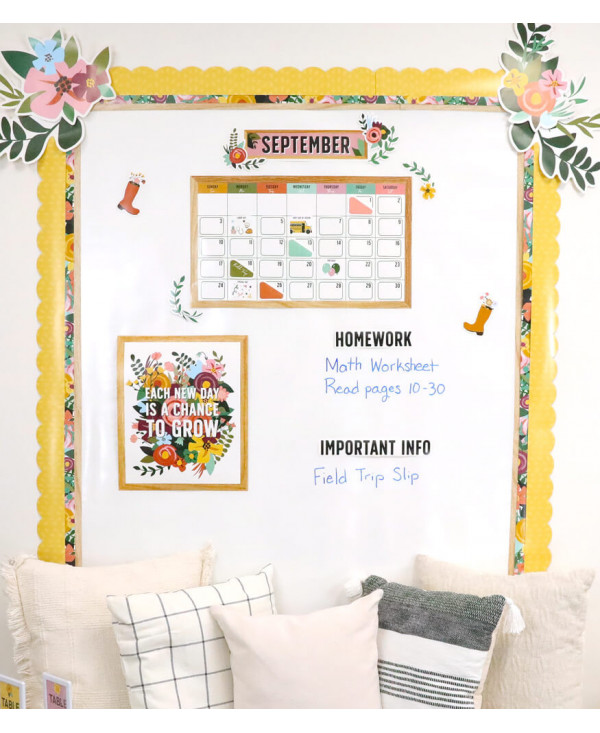 Yellow with Painted Dots Scalloped Bulletin Board Borders